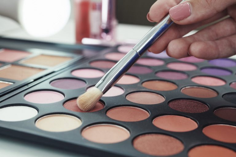 How to Apply Eyeshadow + Top Natural Eyeshadow Picks | Vitacost Blog