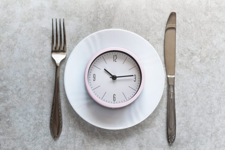 OMAD Diet Pros & Cons, Detailed by a Registered Dietitian