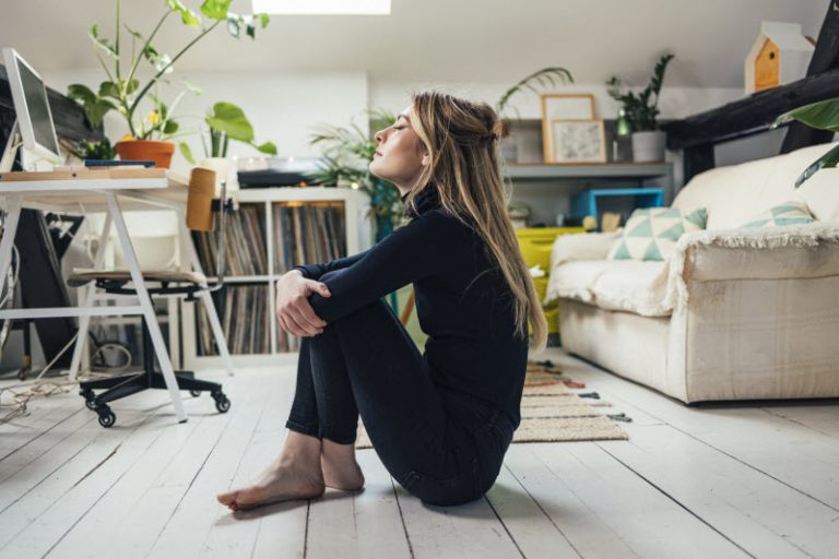 6 Wellness Benefits of Sitting on the Floor