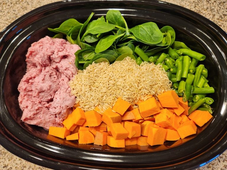 How to Make Homemade Dog Food in a Slow Cooker